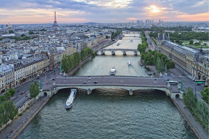 Seine River Cruise flexible ticket with Audio in Paris - 1 Hour - What Reviewers Say About the Experience