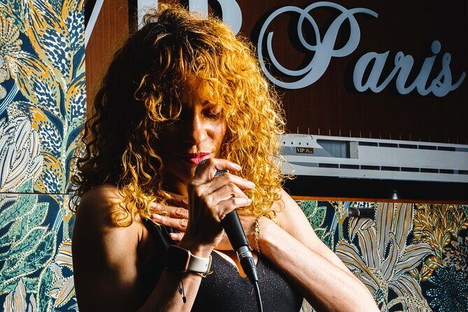 Seine River Dinner Cruise with Live Singer by VIP Yacht de Paris - The Ride: Pros and Cons