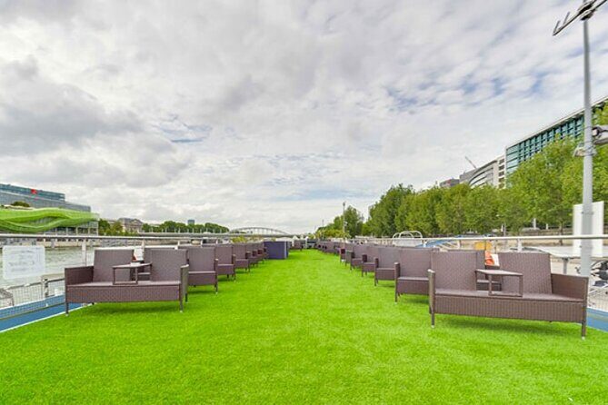 Seine River Dinner Cruise with Live Singer by VIP Yacht de Paris - FAQ