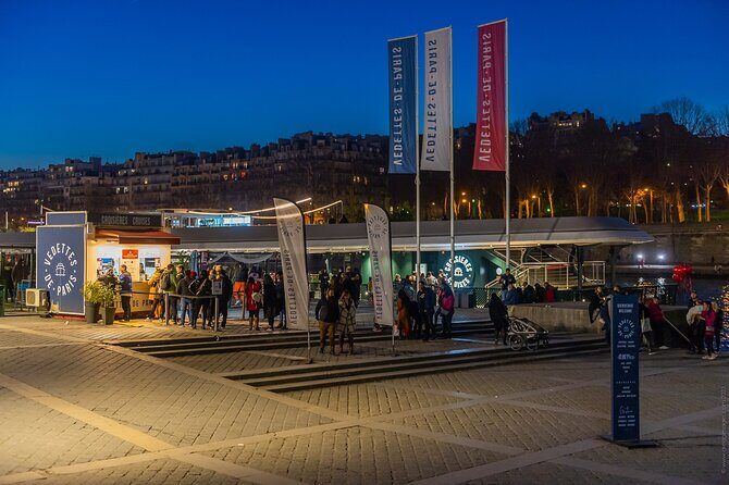 Seine River Evening Cruise with Music and Drink Options - The Experience: What It’s Like Onboard