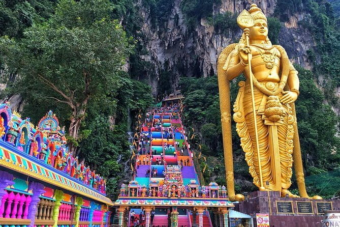 Selayang's Hot Springs, Batu Caves And River Of Live by night - The Sum Up
