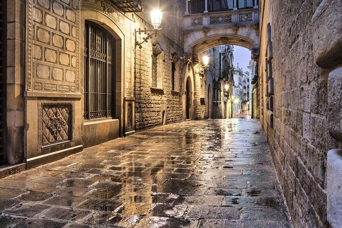 Self Audio Guided Tour in Gothic Quarter of Barcelona - Key Points