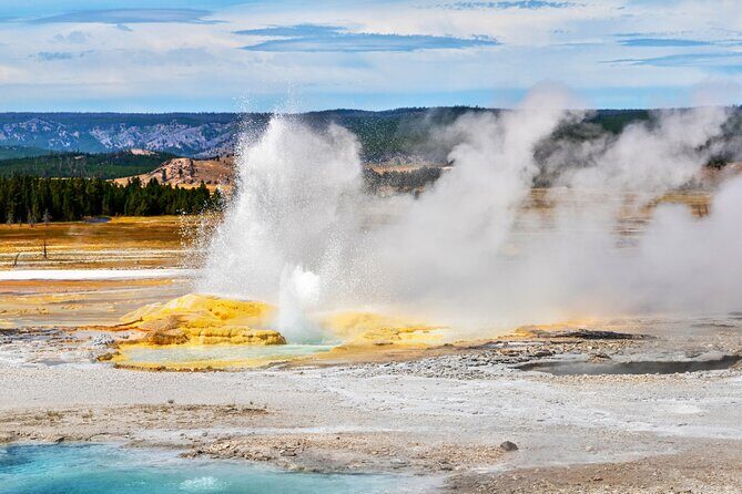 Self-Guided Audio Driving Tour in Yellowstone National Park - What is the Yellowstone Self-Guided Audio Driving Tour?