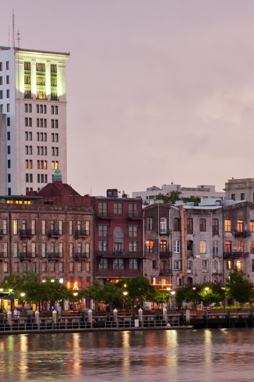 Self Guided Audio Ghost Tour in Savannah in 6 Languages - Discover Savannah’s Haunted Side with a Self-Guided Audio Tour in Six Languages