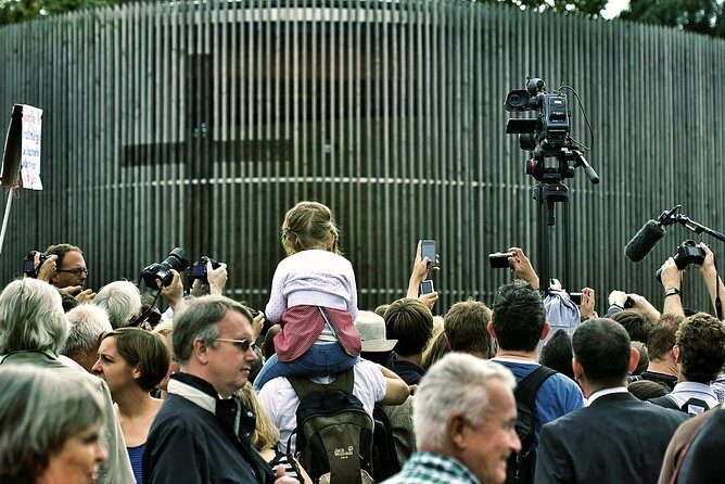 Self-Guided Audio Tour-The Fall of the wall: A light for humanity - Whats It Like to Walk the Path of History?