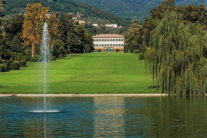 Self guided bike tour in the nature to Villa Reale - Key Points