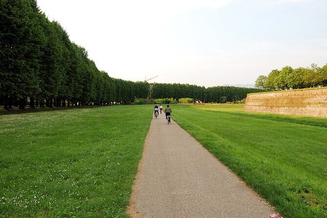 Self guided bike tour in the nature to Villa Reale - FAQ
