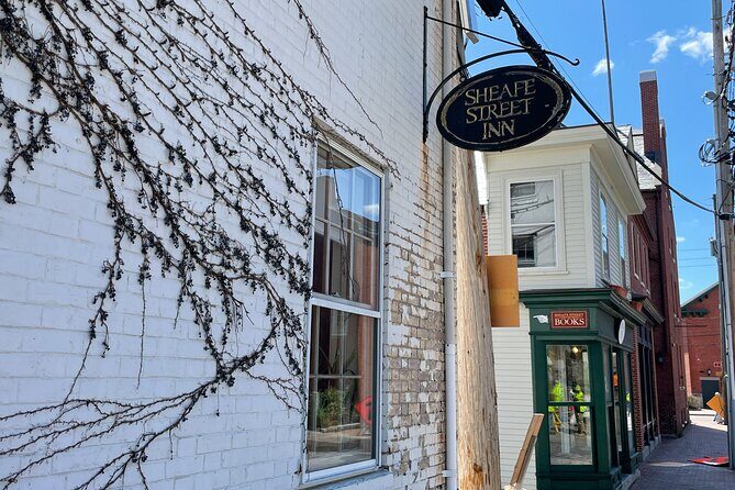 Self Guided Haunted Walking Tour in Portsmouth APP/GPS/EMF Reader - Introduction: A Ghostly Approach to Portsmouth