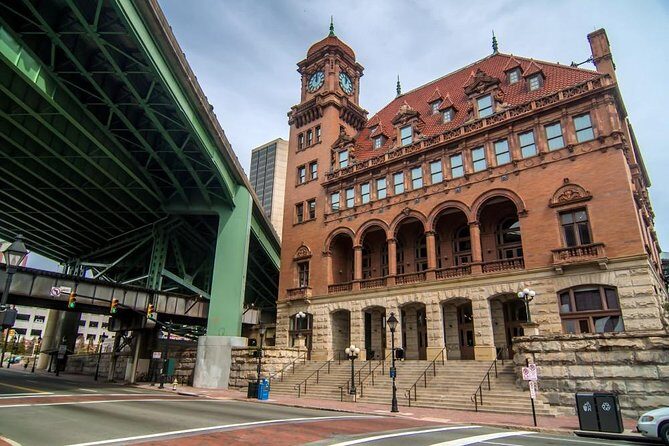 Self Guided Richmond Scavenger Hunt: City Center Spectacles - Introduction