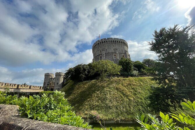 Self-Guided Walking Tour of Windsor Town with Mobile App - Starting Point: Windsor & Eton Riverside Station