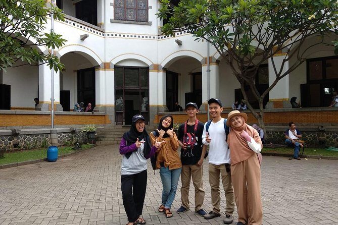 Semarang Iconic City Tour - Art and Color at Semarang Rainbow Village