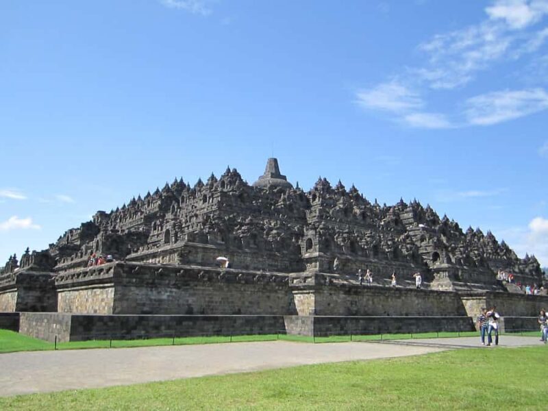 semarang port :exploration borobudur with expert local guide - Authentic Local Atmosphere and Cultural Insights