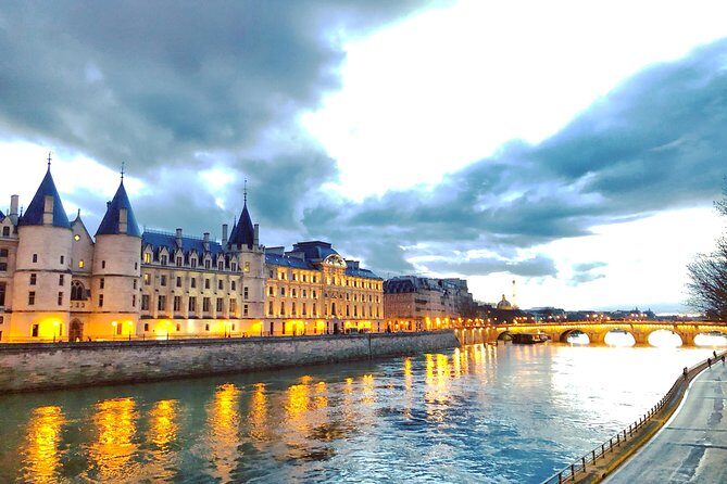 Semi-Private French Revolution and Conciergerie tour - Exploring the Conciergerie