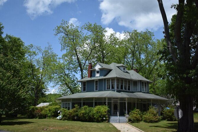 Senoia The Walking Dead Film locations 2 hours Walking Tour - Authentic Traveler Feedback