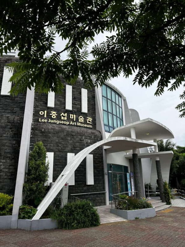 Seogwipo(the southern city of Jeju) Art Museum Walking Tour - The Experience: Why It Works