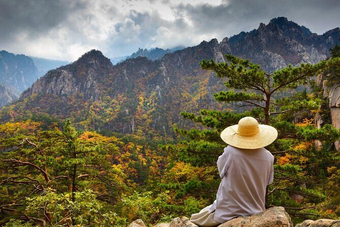 Seoraksan National Park Ulsanbawi Hiking from Seoul - Key Points