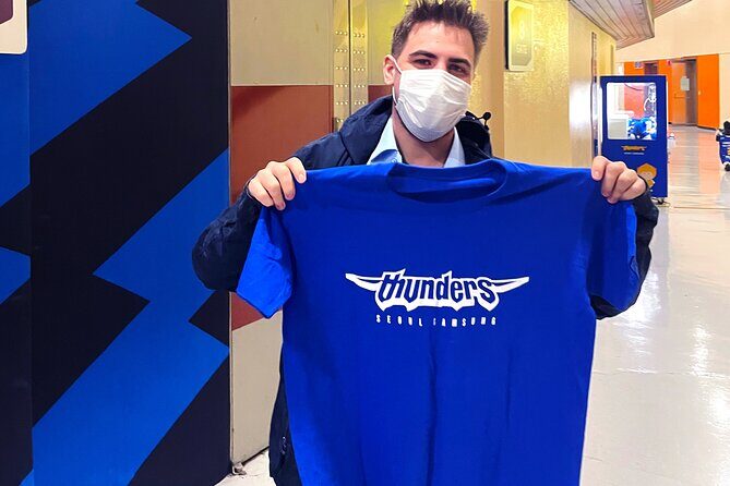 Seoul: Baseball Game Ticket with Dinner/Beer with the host - An In-Depth Look at the Experience