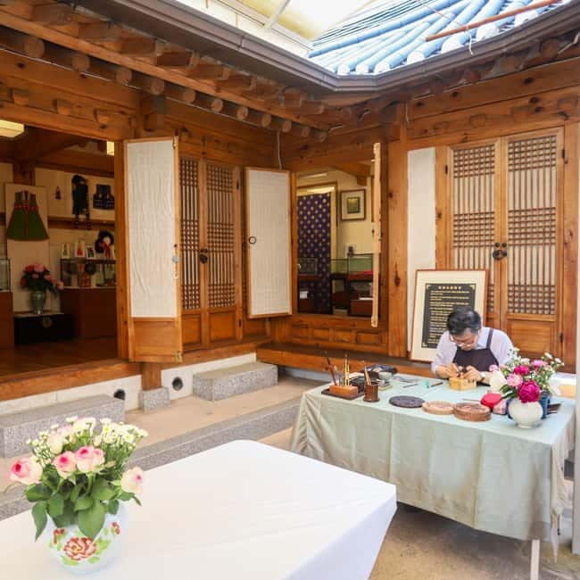 Seoul: Bukchon Hanok Village Walking Tour - The Guide and the Atmosphere