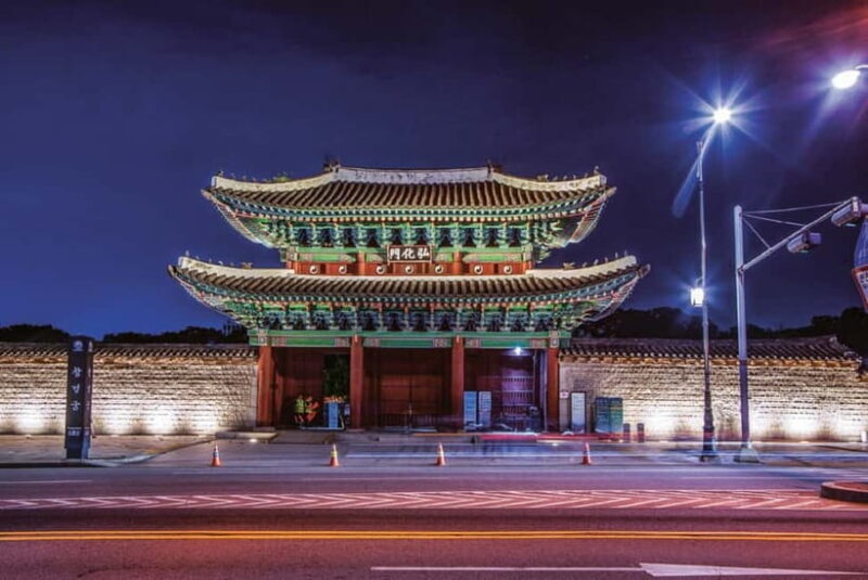 Seoul : Changgyeonggung & Gwangjang Market & Naksan Park - An In-Depth Look at the Tour