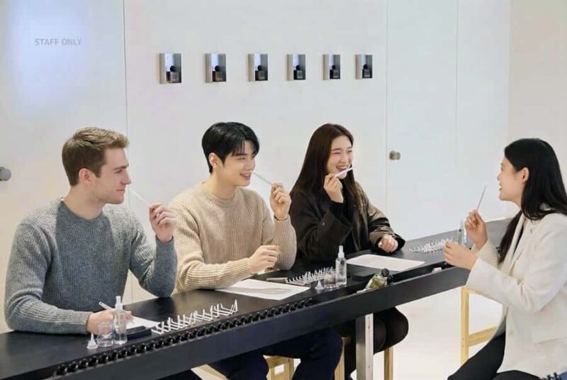 Seoul: Create Your Own Luxury Niche Perfume in Hongdae - The Experience Itself: Step-by-Step Breakdown