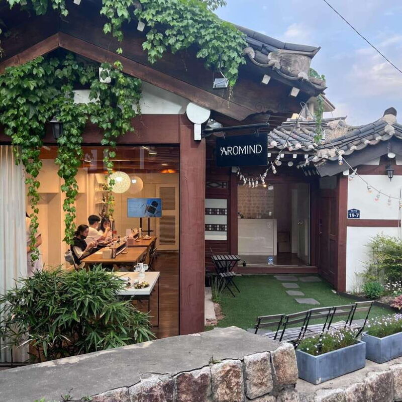 Seoul: Create Your Own Natural Perfume with a Perfumer - The Experience of Blending Scents