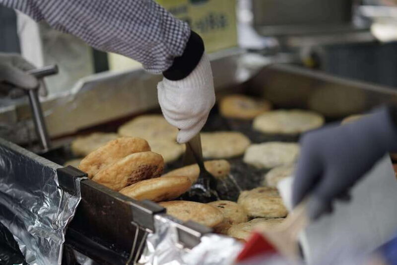 Seoul: Guided Street Food Tour at Namdaemun Market - The Itinerary in Detail