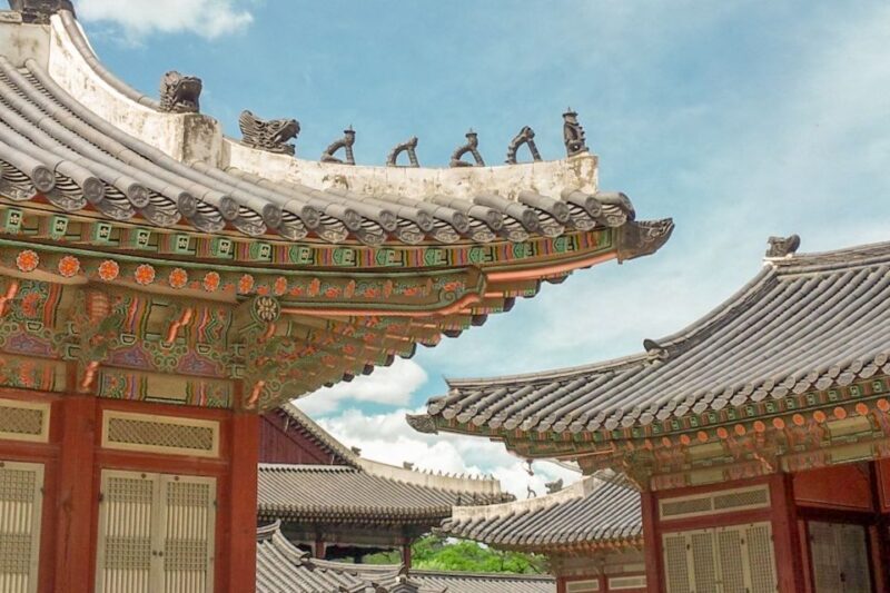 Seoul: Gyeongbok Palace and Bukchon Hanok Walking Tour - Guides and Reviews: Why Travelers Love It