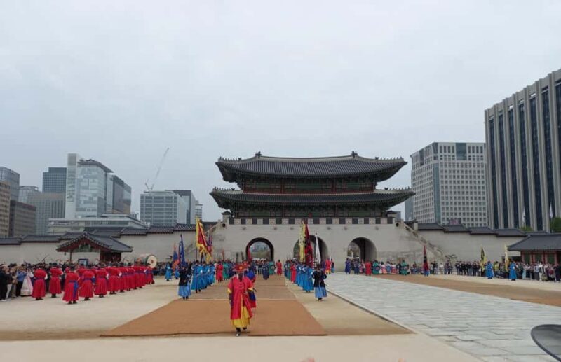 Seoul: Gyeongbokgung palace and Inwangsan Mt. Hiking Tour - Key Points