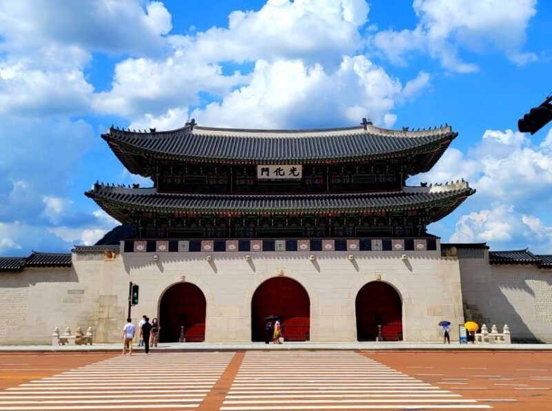Seoul: Gyeongbokgung Palace, Jogyesa Temple, Bukchon Village - The Sum Up