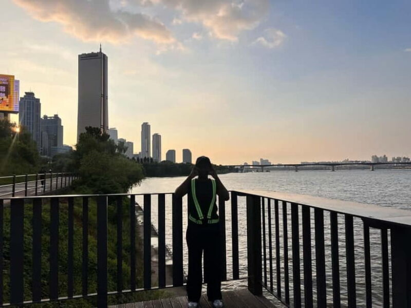 Seoul: Han River Sunset Bike Tour with Rainbow Fountain Show - Key Points