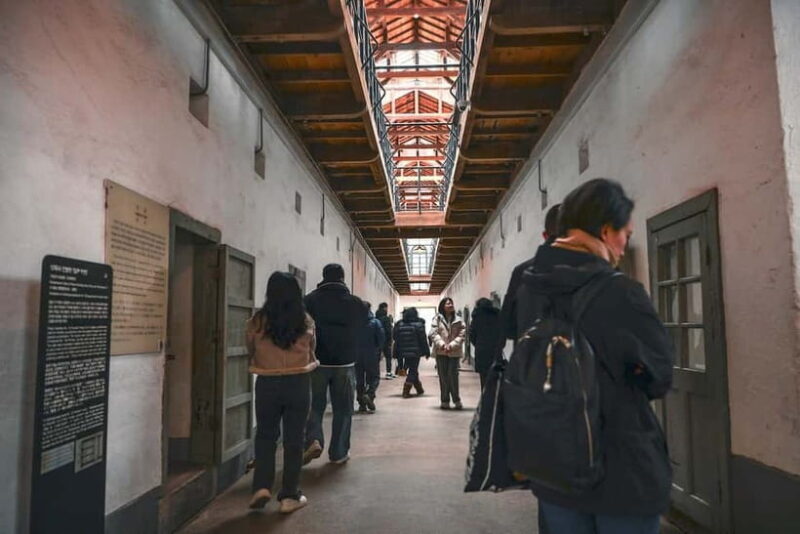 Seoul History Tour: Dark Past & Market Street Flavors - Key Points