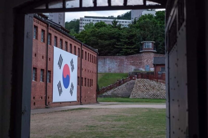 Seoul: Inwangsan mountain Exhuma tour(Feng Shui) - Getting to Know the Inwangsan Mountain Feng Shui Tour