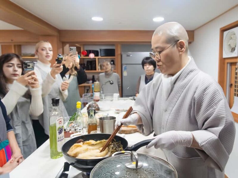 Seoul: Korean Buddhist Temple Food Cooking Class With a Monk - Key Points
