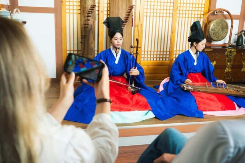 Seoul: Korean Traditional Music Performance "Jinyeon" - Setting and Atmosphere: The Hanok Charm