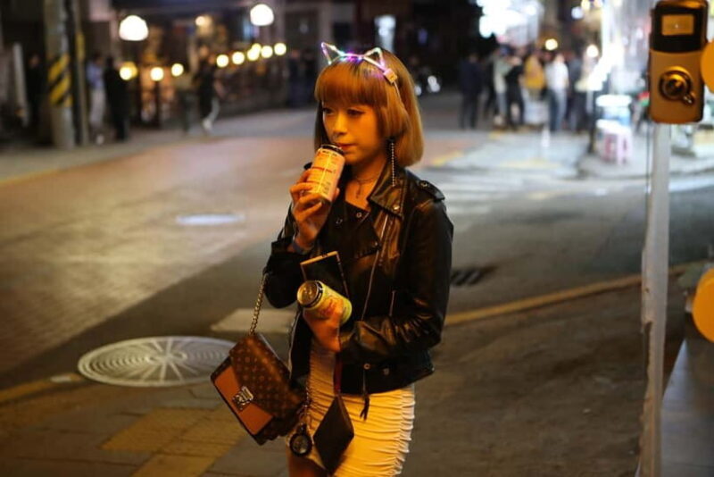 Seoul: LGBTQ+ Pub Crawl and Drag Show with Local Drag Queen - An In-Depth Look at the Experience