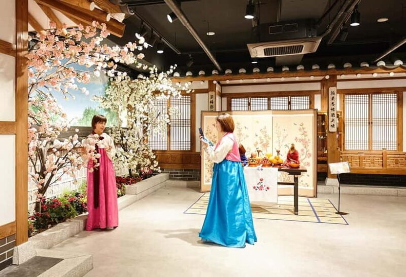 Seoul: Nami+Hanbok+Waterfall(+RailBike or Strawberry)Tour - FAQ