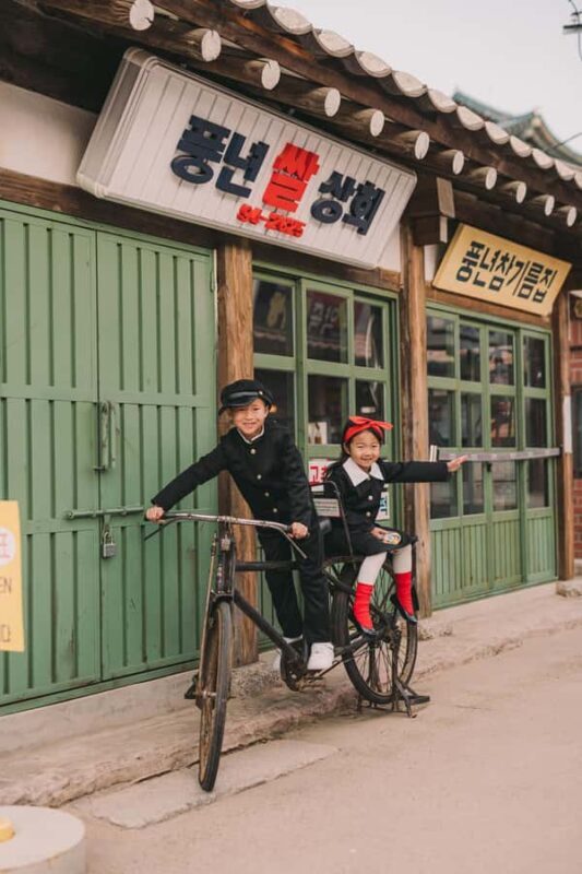 Seoul: Old School Uniform Photoshoot with Costume - Key Points