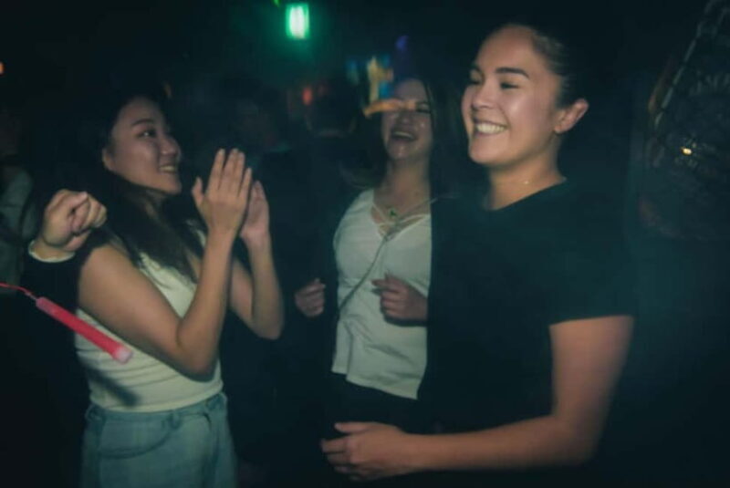 Seoul: Premium Pub Crawl with Open Bottles - Deep Dive into the Experience