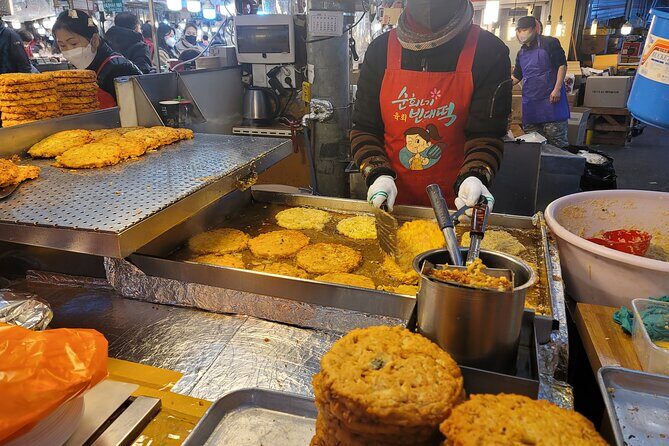 Seoul Private Night Tour: Royal Palace & 5 Street Food Tastings - A Closer Look at the Itinerary