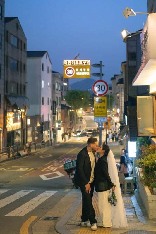 Seoul: Private Photo Walk with a Local Photographer - Key Points