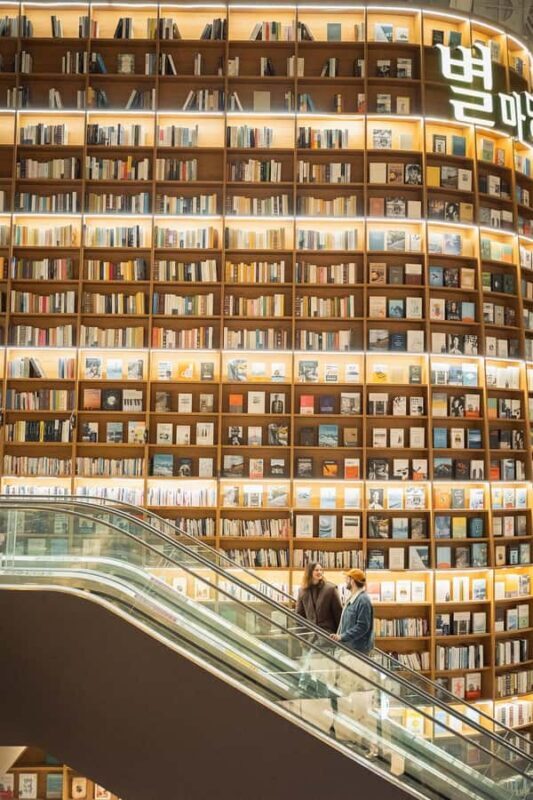 Seoul: Private Photo Walk with a Local Photographer - Exploring Seoul with a Local Photographer