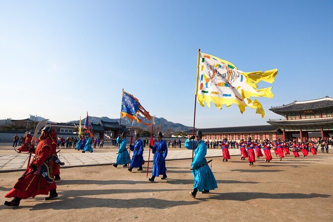 Seoul Private Tour Gyeongbok Palace Bukchon and Gwangjang Market - Key Points