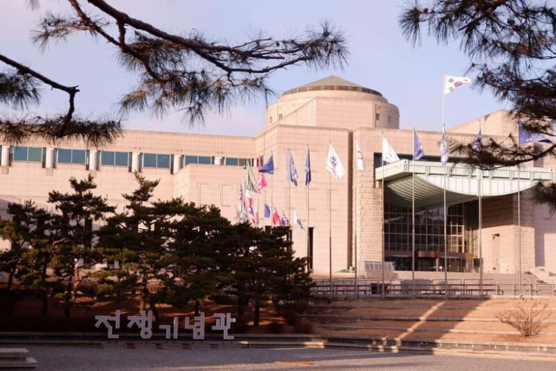 Seoul: War Memorial, Jogyesa Temple & Tapgol Park Tour - Authentic Experiences and Hidden Gems