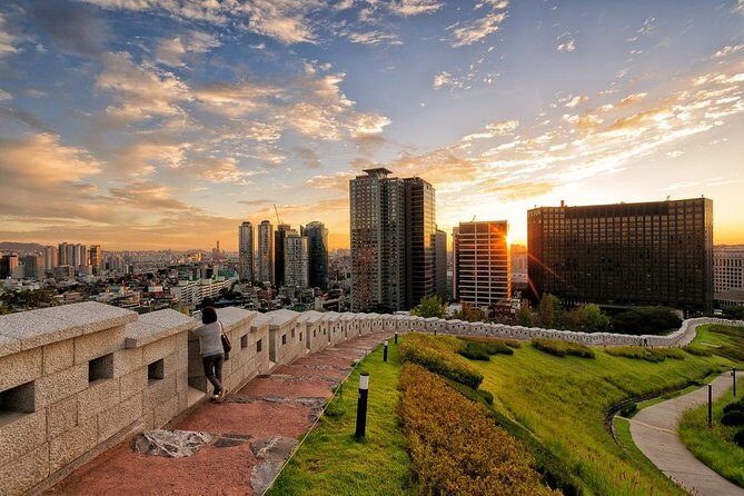 Seoul's Democratic Awakening: A Modern Korean History Tour - Key Points
