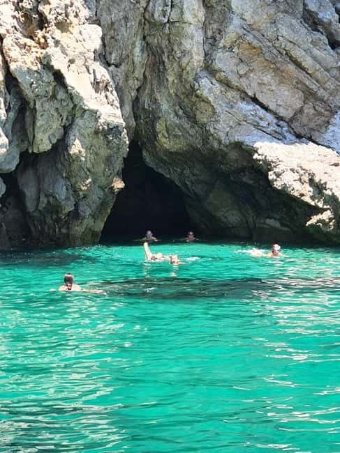 Sesimbra: Private Boat Tour to Hidden Beaches - What Travelers Say