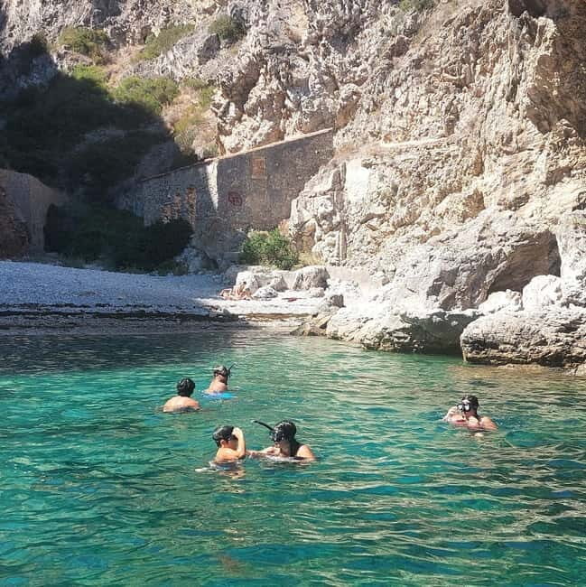 Sesimbra: Private boat trip in the Arrábida Natural Park. - An in-depth look at the experience