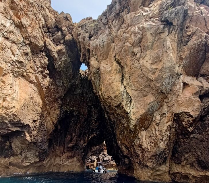 Sesimbra: Sesimbra and Espichel Grotto Tour - The Marine Environment and Snorkeling
