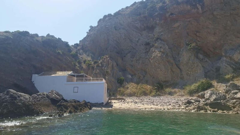 Sesimbra: Sesimbra by Boat - Blue Sea and Hidden Caves - FAQ