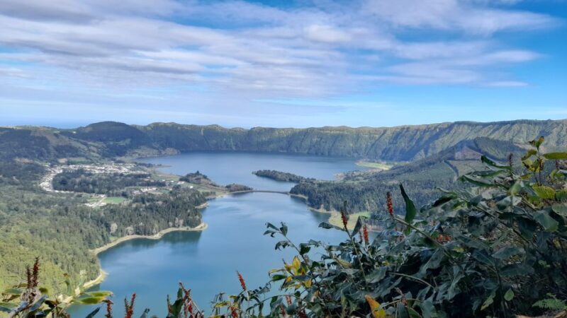 Seven Citys Tour: Sete Cidades Crater Lake Shore Excursion - Volcanic Lake: Lagoa de Santiago