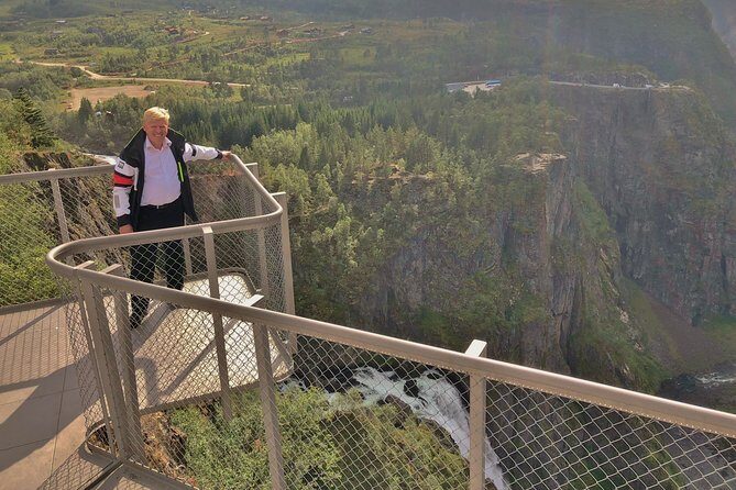 SEVEN WATERFALLS TOUR: Private roundtrip to the Hardanger Fjord, 12 hours - An Extended Look at the Seven Waterfalls Experience